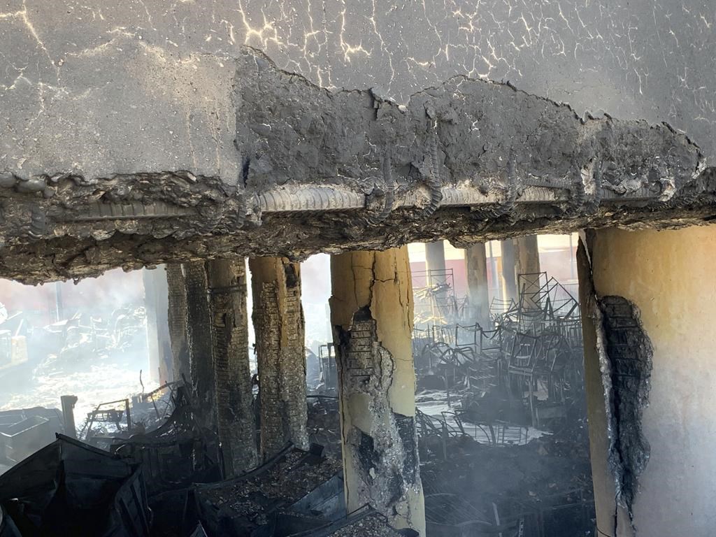 Fire closes major highway in Los Angeles