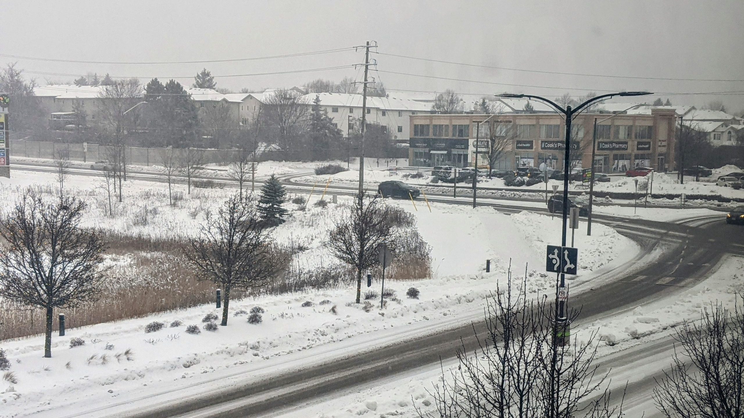 Snow, freezing drizzle system hitting Waterloo Region Tuesday