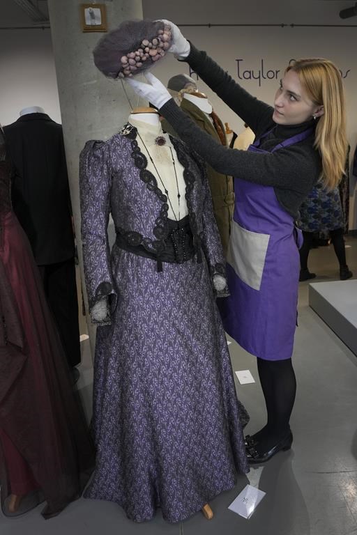 Colin Firth's costume from famous 'Pride and Prejudice' wet-shirt scene ...