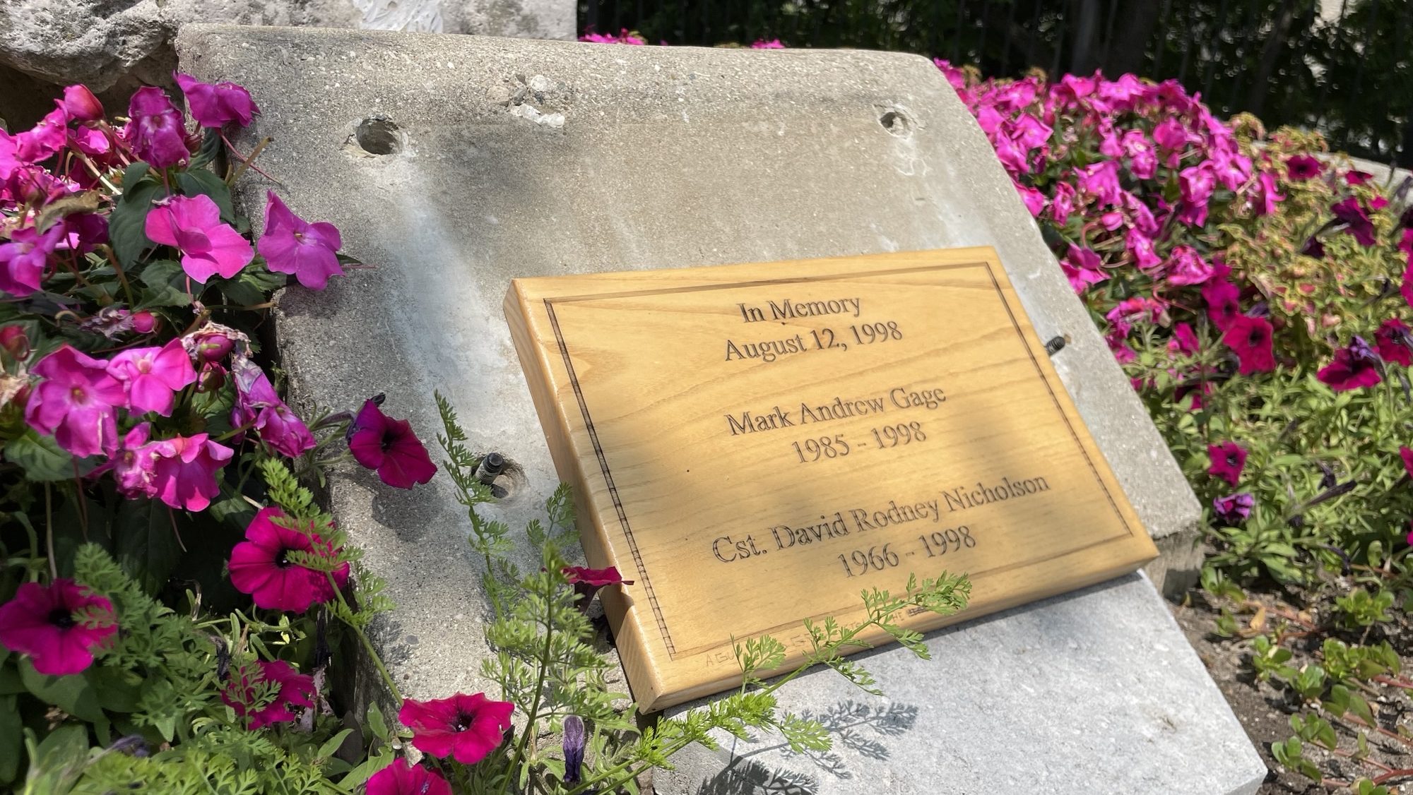 Mysterious wooden plaque replaces one taken from Parkhill Dam memorial