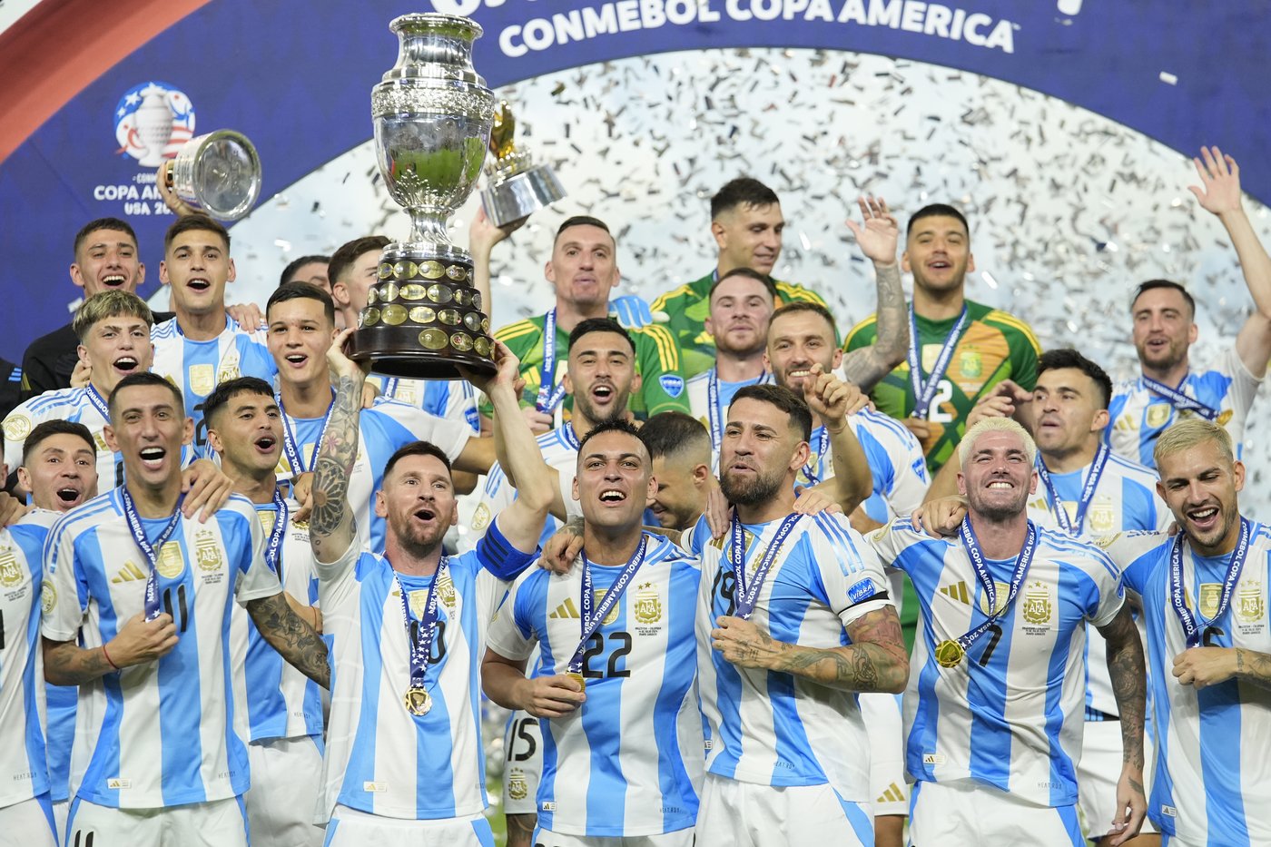 Lionel Messi asked to apologize for Argentina players' racist chant