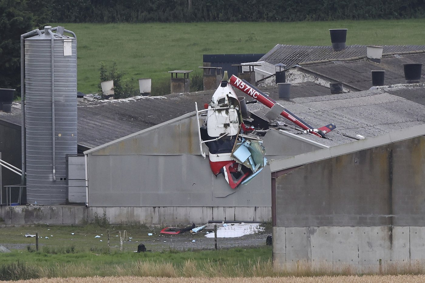 2 men are killed when their helicopter crashes into a hog house in ...