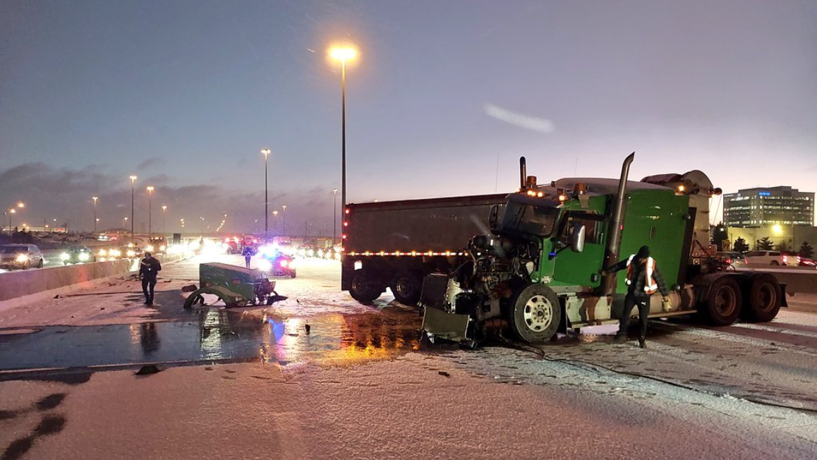 Snow, icy roads cause dozens of collisions on Hwy. 401 through Mississauga