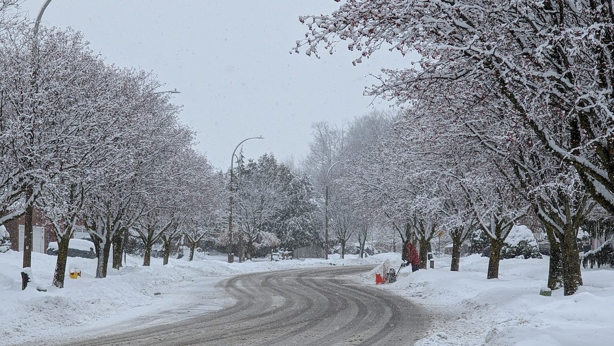 Icy conditions, wet snow to start holiday getaway drive